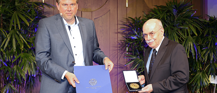 Röntgen-Medaille für Helmuth Schulze-Fielitz - Medizinische Fakultät